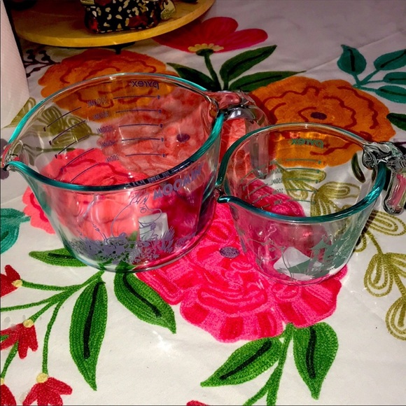 Pyrex | Kitchen | Nwt 2 Pc Pyrex Measuring Cupsmoomin Characters | Poshmark
